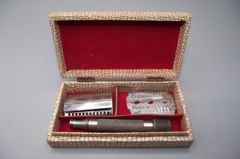 Crow Valley Militaria | WW2 Boxed German Razor.